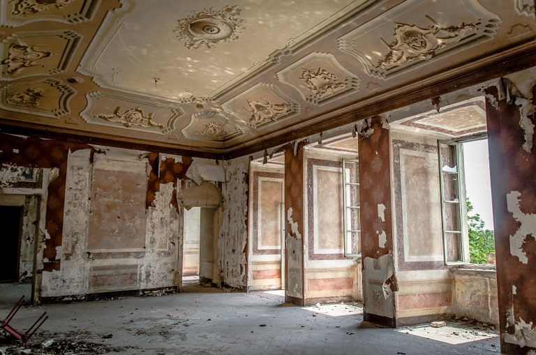 Il Castello del Drosso visto da Urbexteam-OldItaly #villeabbandonate