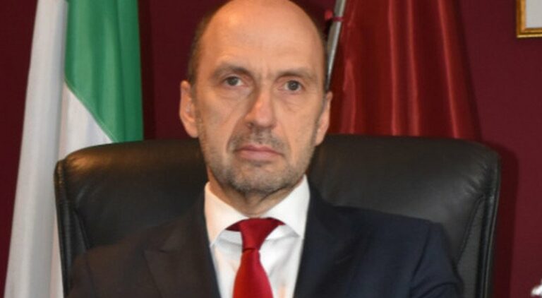 Si è tolto la vita nel suo ufficio il questore di Biella Gianni Triolo