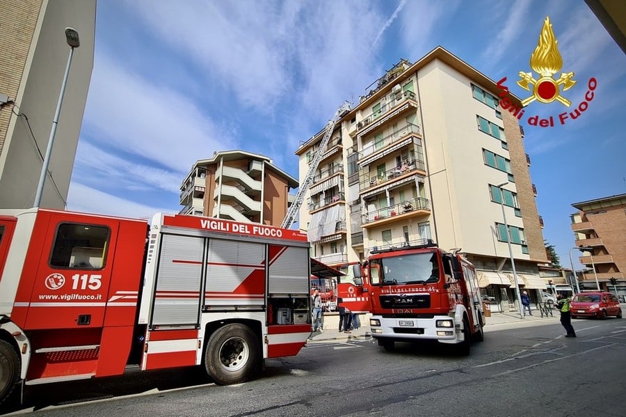 incendio tetto collegno corso francia 4 - Quotidiano Piemontese incendio tetto collegno corso francia 4 - Quotidiano Piemontese
