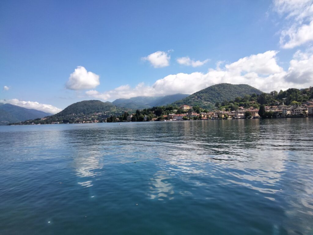 E' morto il ragazzo soccorso dopo un tuffo nel lago d'Orta a Gozzano