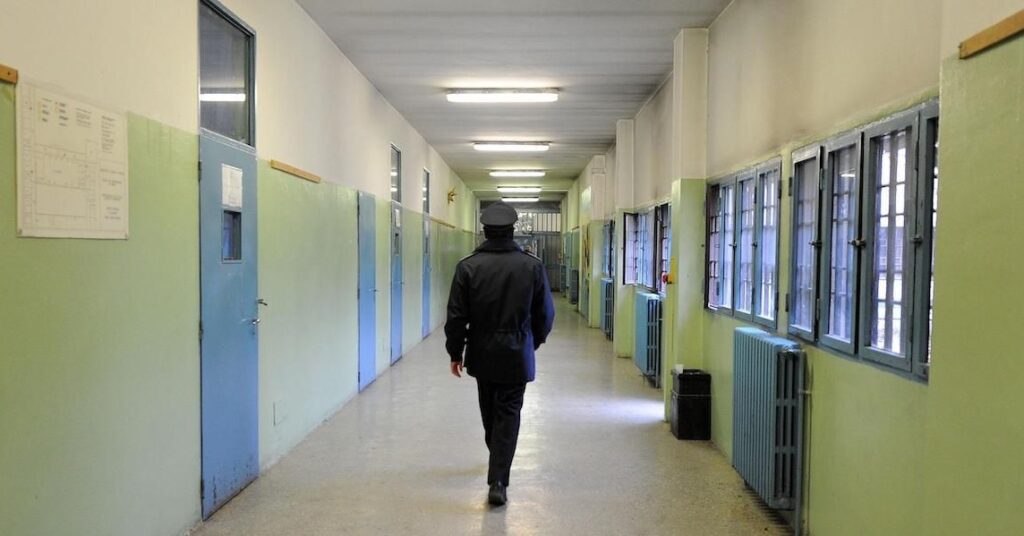 Ritrovati due cellulari nel carcere di Torino