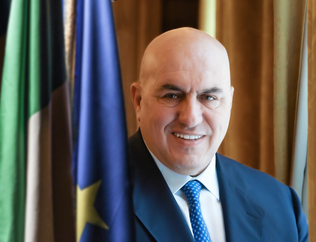 Truffa milionaria: il ministro Crosetto denuncia l'uso fraudolento del suo nome