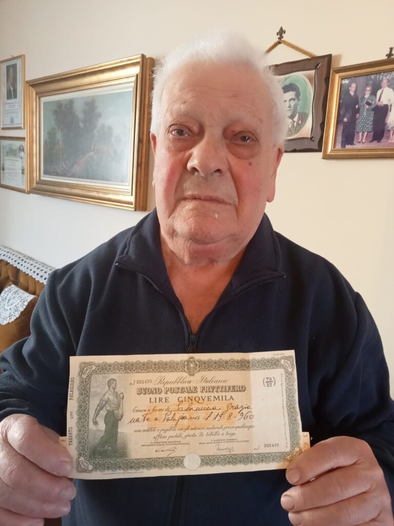 Pensionato 96enne ritrova un buono fruttifero del '60 di 5000 lire che può fruttare circa 100 ...