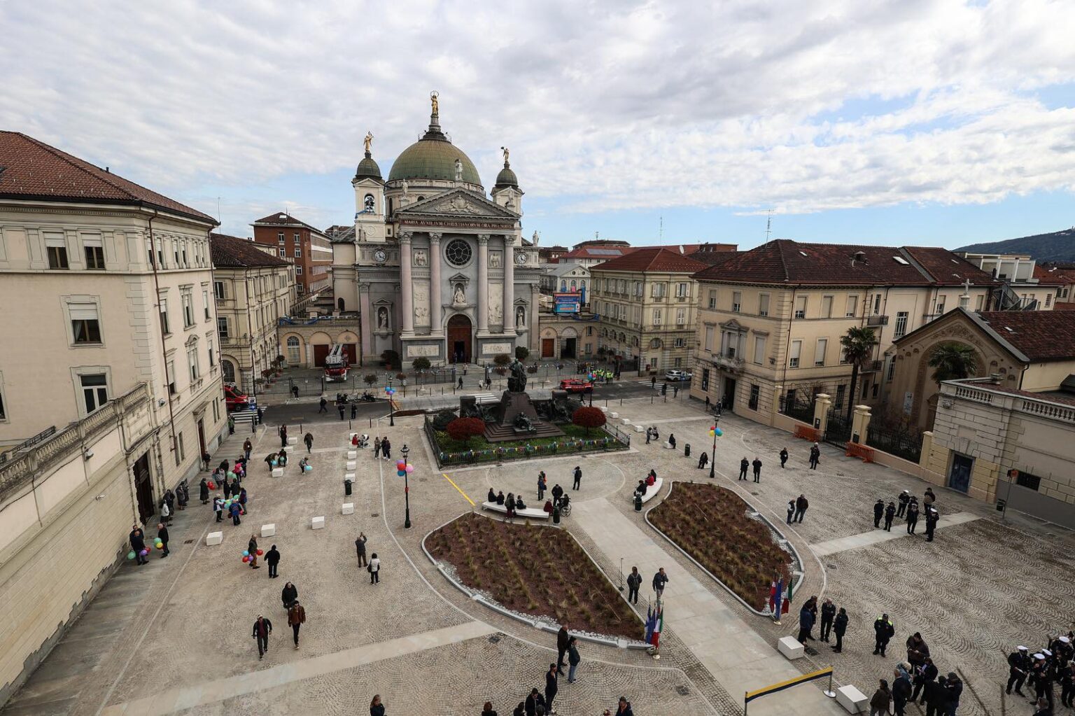 Il nuovo look di piazza Maria Ausiliatrice a Torino, con spazi ...