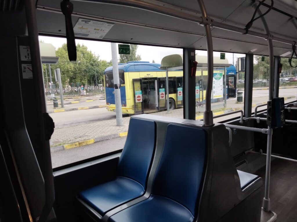 Dipendente Gtt investita nel deposito di corso Novara a Torino, è grave