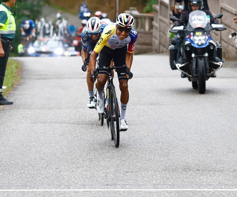 Il ciclista di origini canavesane Egan Bernal vince la 16a tappa della Vuelta, accorciata per ...