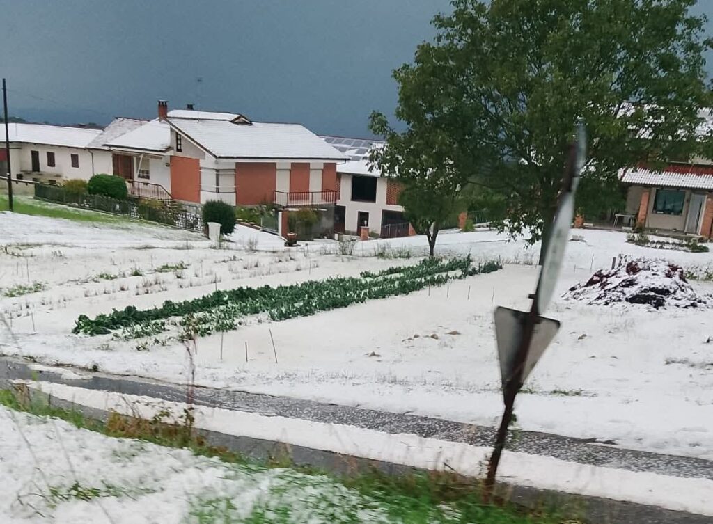 Giornata di neve e grandine su tutto il Piemonte