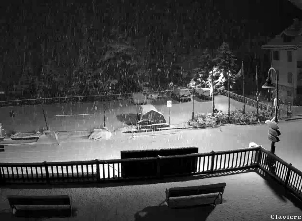 La neve è arrivata in Val di Susa fino a 1300 metri, imbiancate Sauze d ...