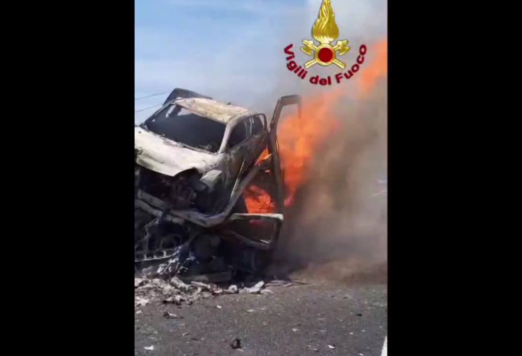 Scontro sulla A21, una bisarca prende fuoco: il conducente è morto ...
