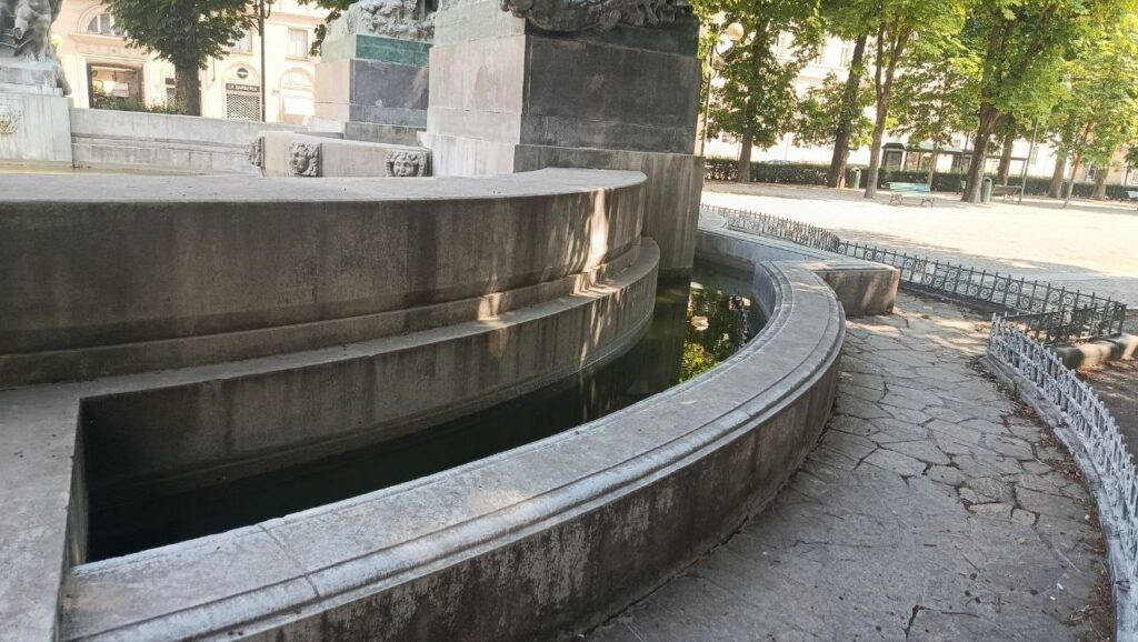 La fontana di piazza Solferino è spenta dal 2023: una vetrina un po ...